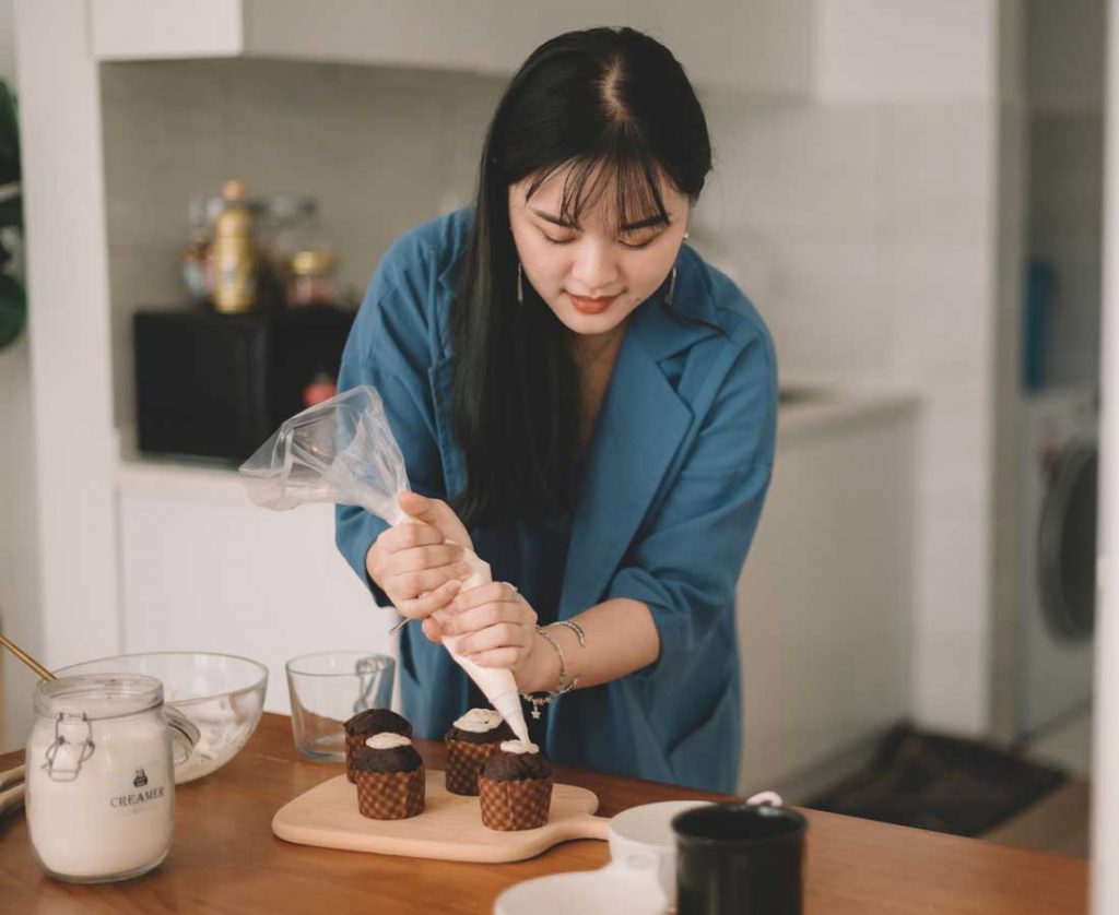 How to bake mindfully for stress relief and happiness - My Everyday ...